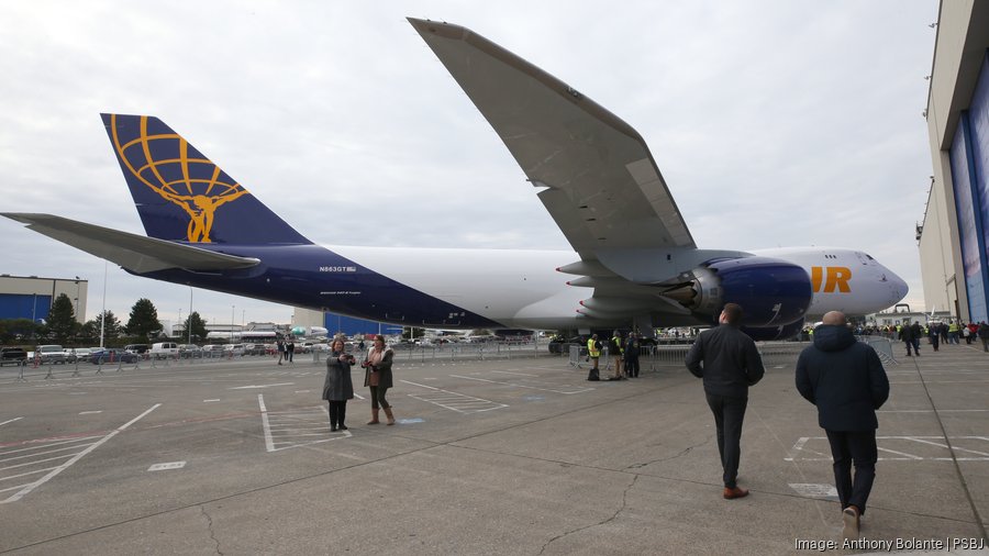 Thousands bid farewell to final Boeing 747 - Puget Sound Business Journal