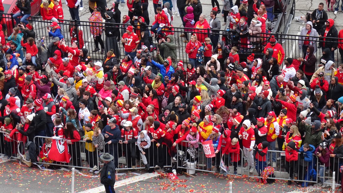 KCATA shuttles 70,000 Kansas City Chiefs fans to Super Bowl parade ...