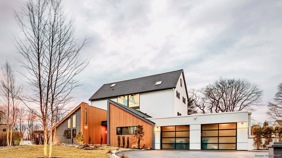 19th century Delaware County bank barn with modern interior lists for ...