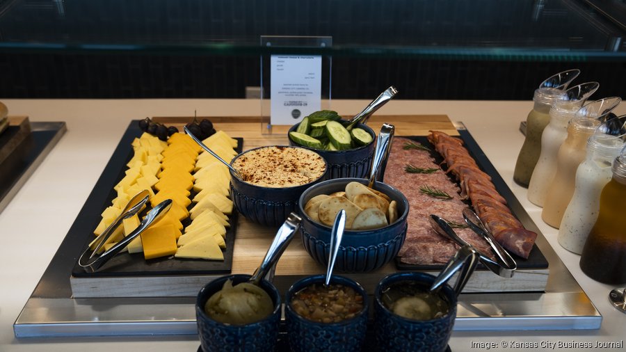 Delta debuts 200-person Sky Club lounge at KCI [PHOTOS] - Kansas City ...
