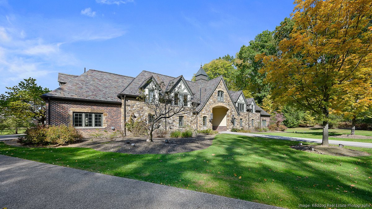 Ravencrest mansion in Northeast Ohio sells for far below asking ...