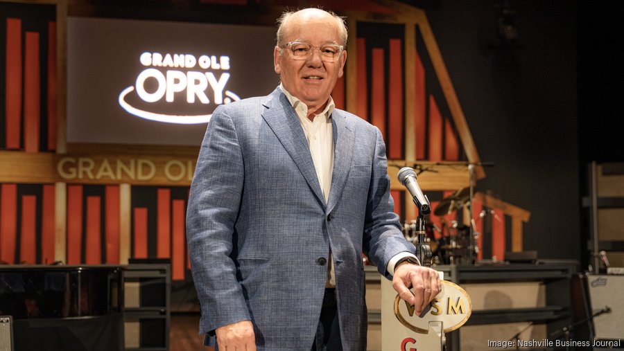 Blake Shelton, Dustin Lynch and other country music stars on Ryman ...