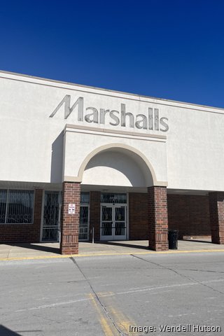Grocer or restaurant should replace shuttered Marshalls at Chicago's ...