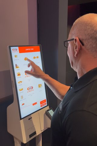 Robert Irvine is the newest investor in restaurant company GRUBBRR ...