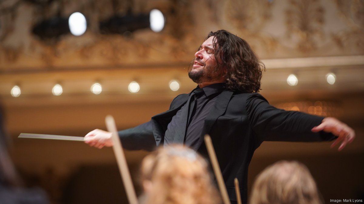 Guest conductor Christian Reif steps in to lead galvanizing ...