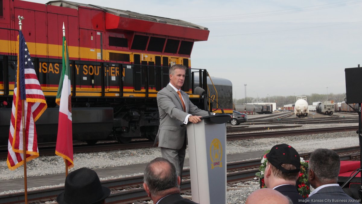 Canadian Pacific Kansas City CEO has sold half a million shares, and ...