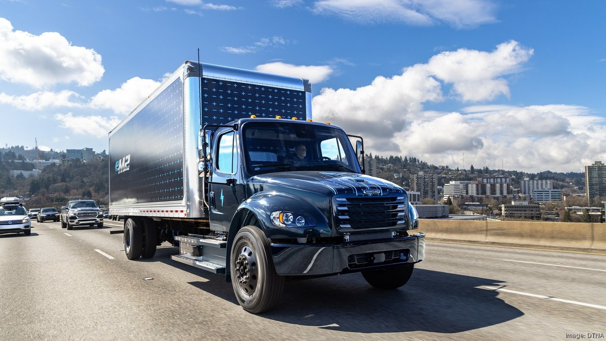 Daimler’s medium-duty eM2 electric truck coming this fall - Portland Business Journal