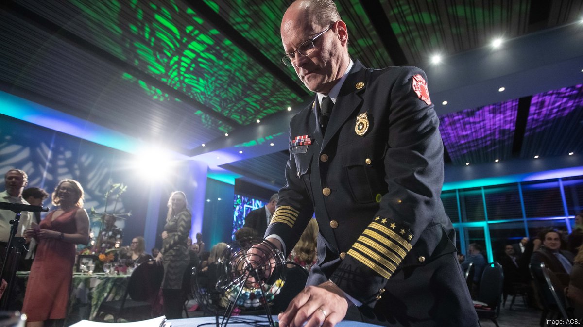 Milwaukee Fire Chief Aaron Lipski, radio host John Mercure help raise ...