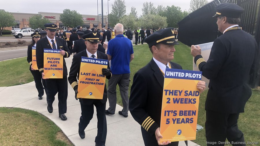 United Airlines pilots land tentative four-year contract agreement ...