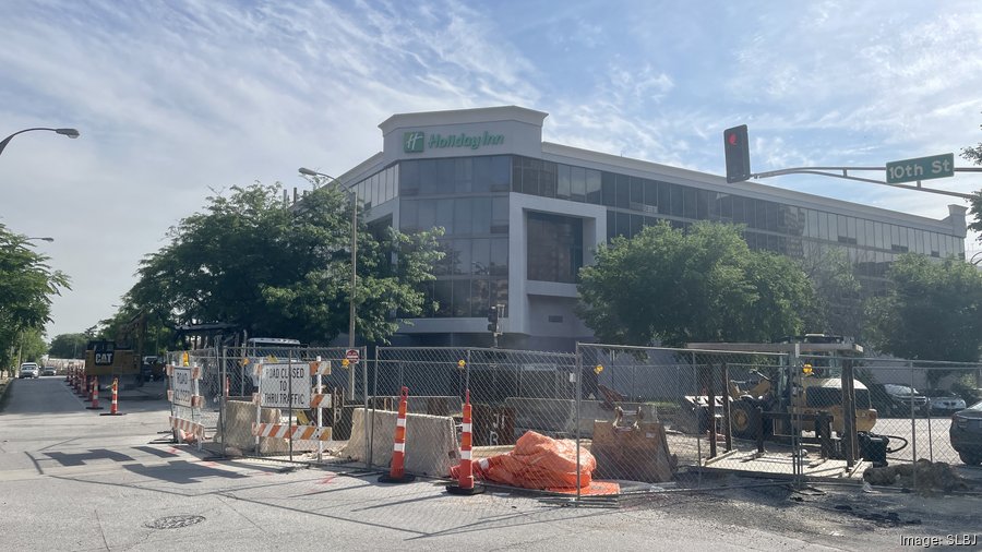 Holiday Inn hotel next to downtown convention center sells for $11.5 ...