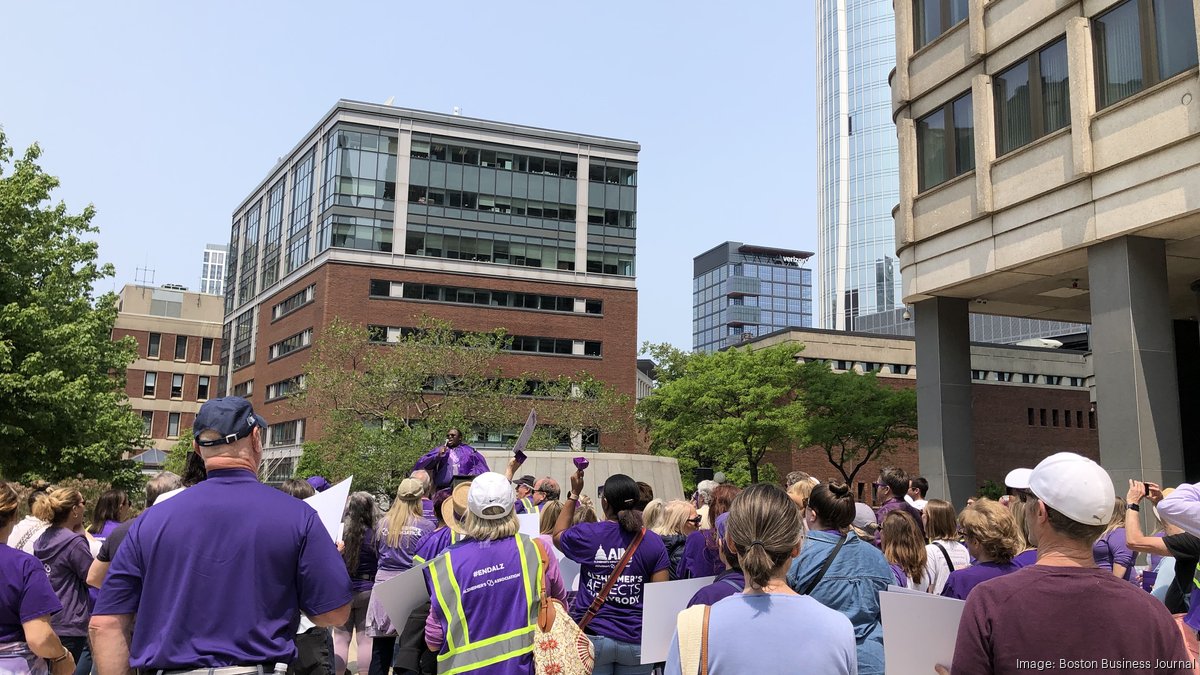 'CMS, fix this mess': Alzheimer's advocates rally for drug access in ...