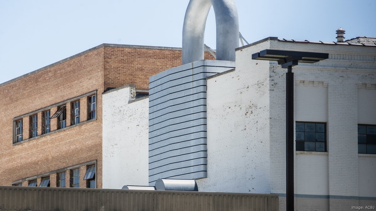 What factors contributed to closing Master Lock's Milwaukee plant ...