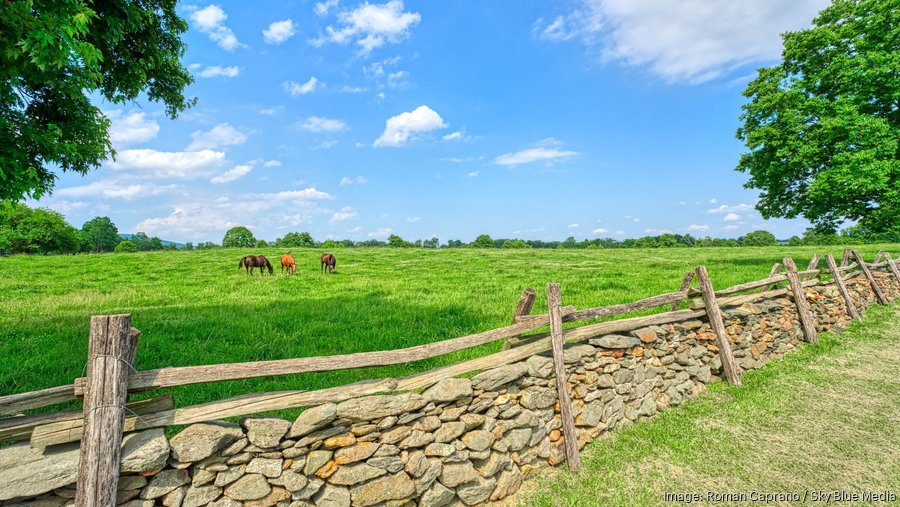 Upperville's Llangollen farm and equestrian center waits for a buyer ...