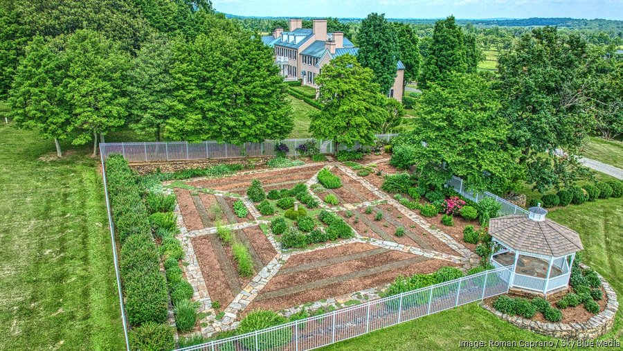 Upperville's Llangollen farm and equestrian center waits for a buyer ...