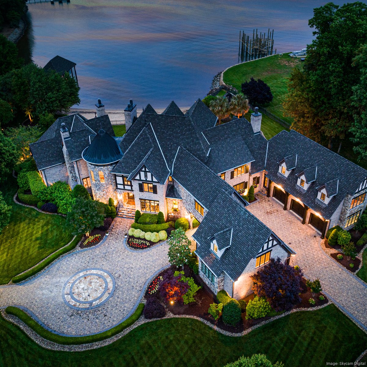 Luxury Lake Homes North Carolina This Stunning Home Elegantly