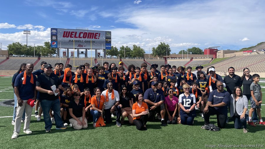 Pro football Hall of Famers host high school football practice at UNM ...