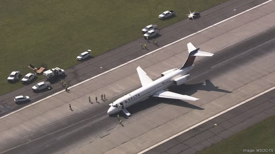 Delta Air Lines flight arrives at CLT without working landing gear ...