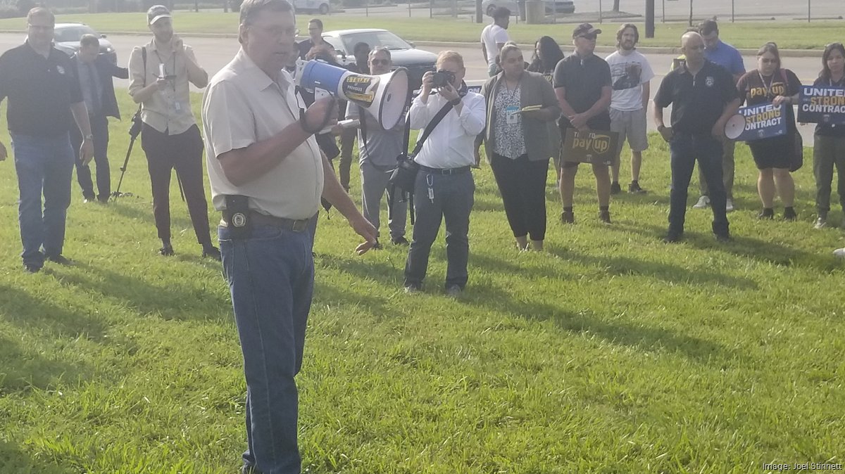 Will UPS workers strike? Teamsters rally at UPS Worldport - Louisville ...