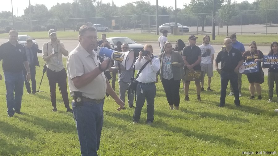 Will UPS workers strike? Teamsters rally at UPS Worldport - Atlanta ...
