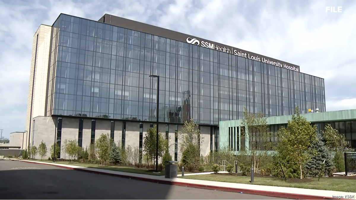 SSM Health Saint Louis University Hospital nurses picket to bring ...