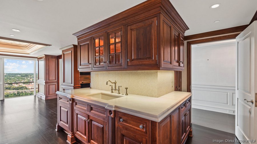 Booz Allen Chairman Ralph Shrader lists 29th-floor Rosslyn condo ...