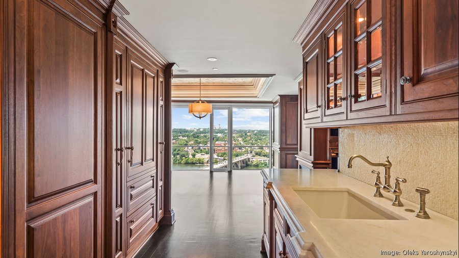 Booz Allen Chairman Ralph Shrader lists 29th-floor Rosslyn condo ...