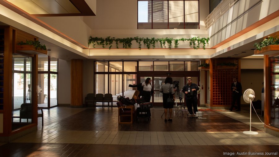 Tour the vacant Hobby Building in downtown Austin before it's gone ...