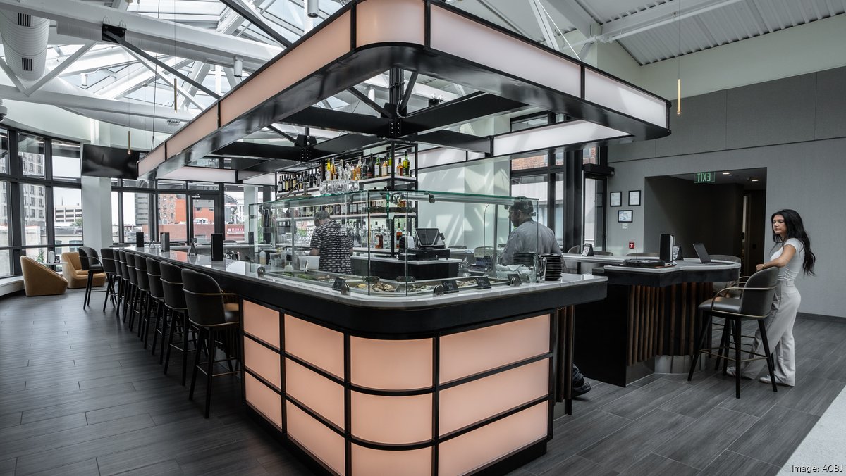 Riverside bar Vault opens at downtown Milwaukee office tower: Slideshow ...