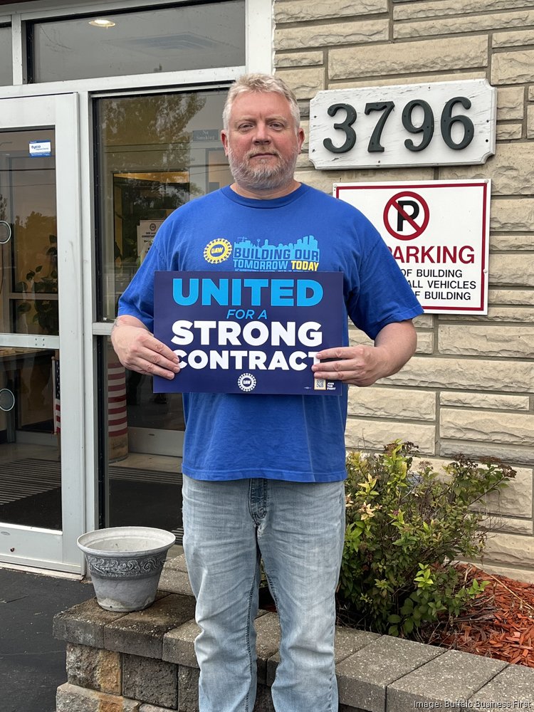 Local UAW leaders prepare for potential strike at Ford and General ...