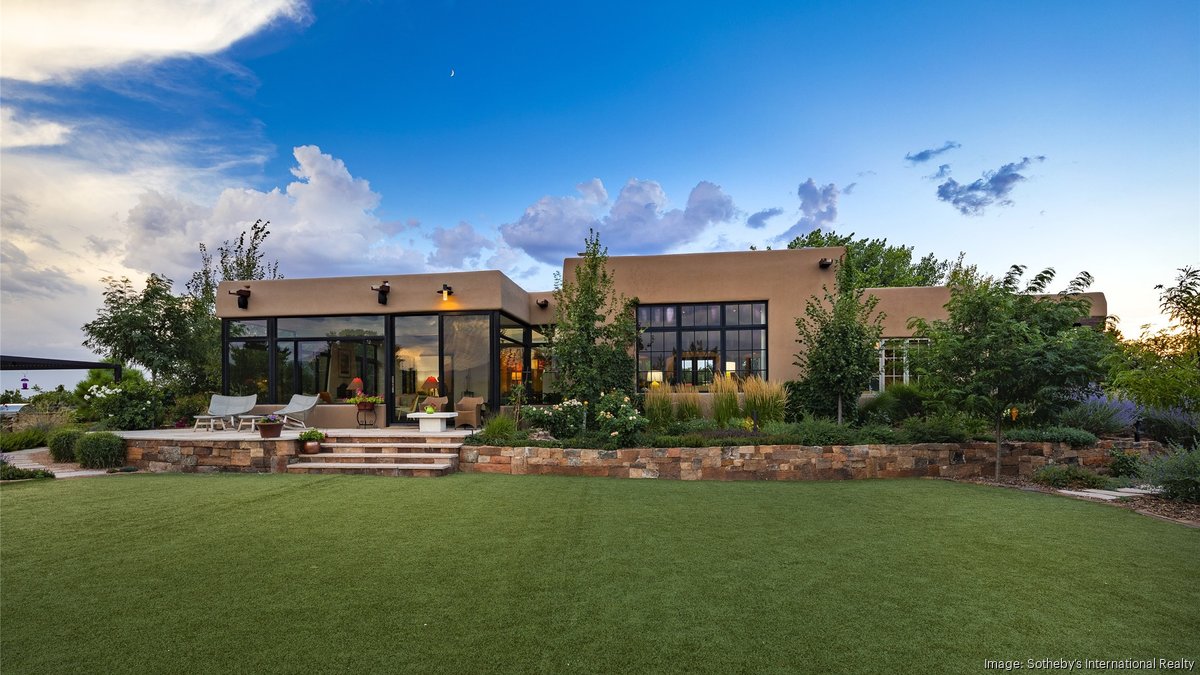Grounds of this Santa Fe estate sport extensive landscaping ...
