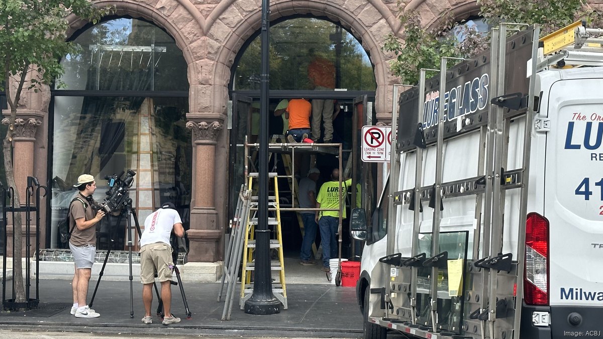 Elsa's on the Park pushes back its planned reopening - Milwaukee ...