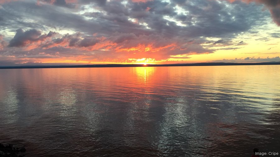 Log 'Dream Cabin' on Lake Superior near Ashland, Wisconsin lists for ...