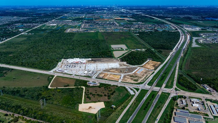 H-E-B in Manvel Town Center opens - Houston Business Journal