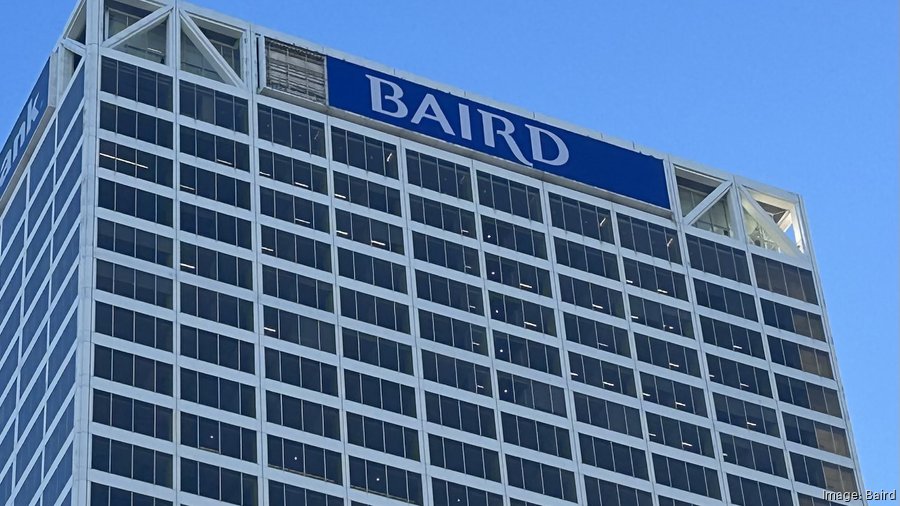 Baird begins to replace 2 US Bank signs on Milwaukee's tallest high ...