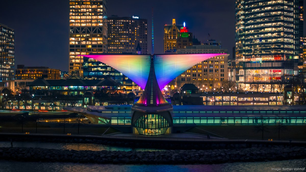 Milwaukee Art Museum illuminates its wings: Slideshow - Milwaukee ...