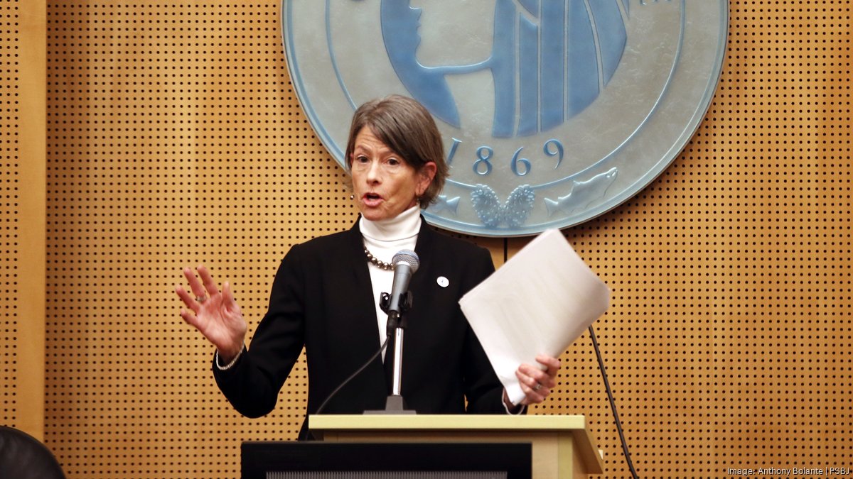 Return-to-office order affects some at Seattle City Hall - Puget Sound ...