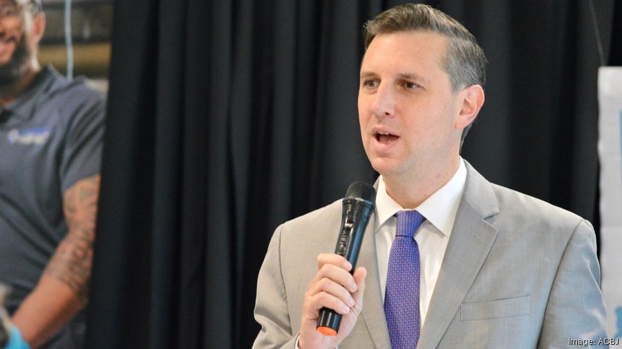Magaziner 'rolls up sleeves' for clean energy jobs training bill ...