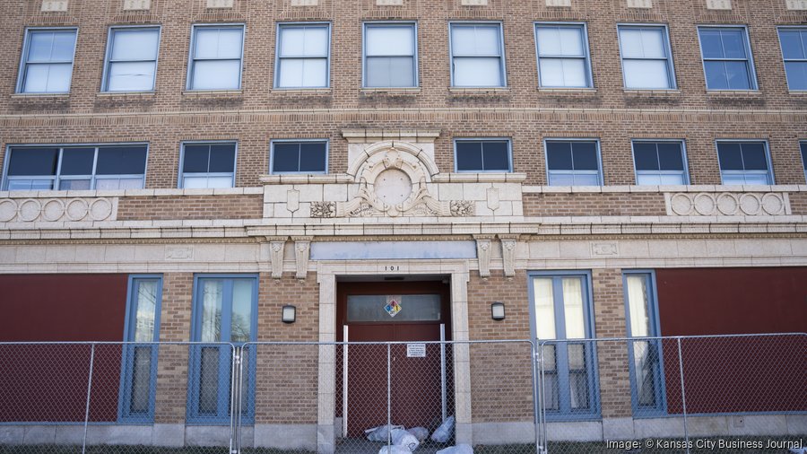 Old Hyde Park neighbors' support spares Midtown building from teardown ...