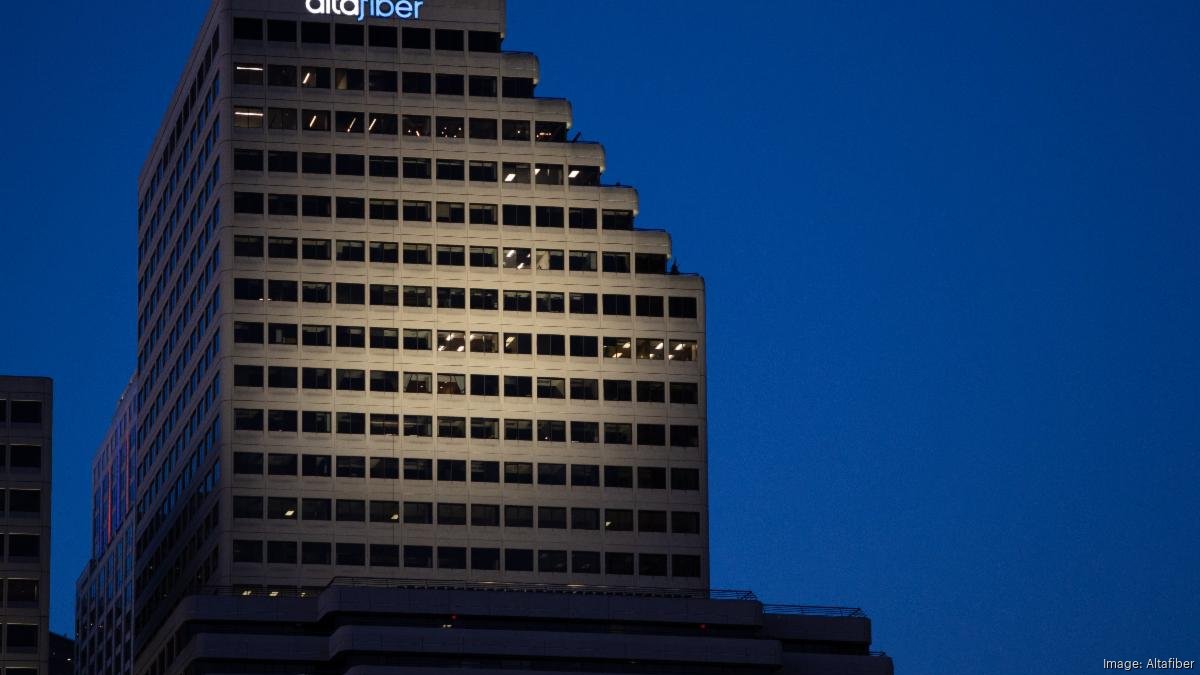 Altafiber erects sign atop Atrium Two building - Cincinnati Business ...