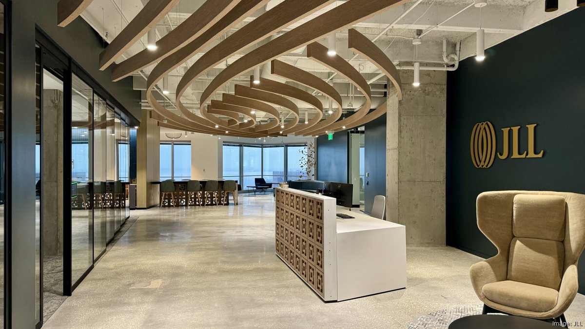 JLL expands in downtown Tampa's Truist Place - Tampa Bay Business Journal