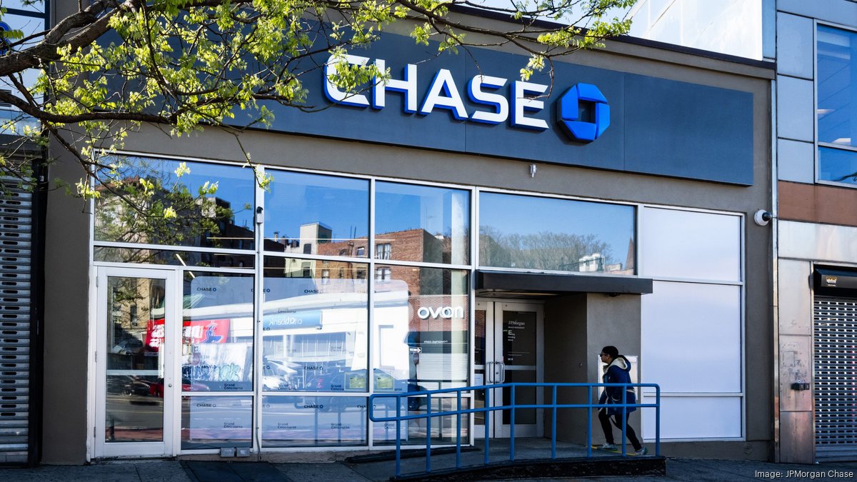 Chase opens community banking center in the Bronx - New York Business ...