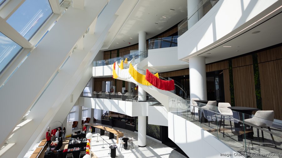 Wells Fargo wraps construction on uptown Charlotte tower project ...