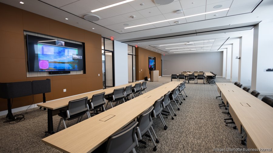 Wells Fargo wraps construction on uptown Charlotte tower project ...