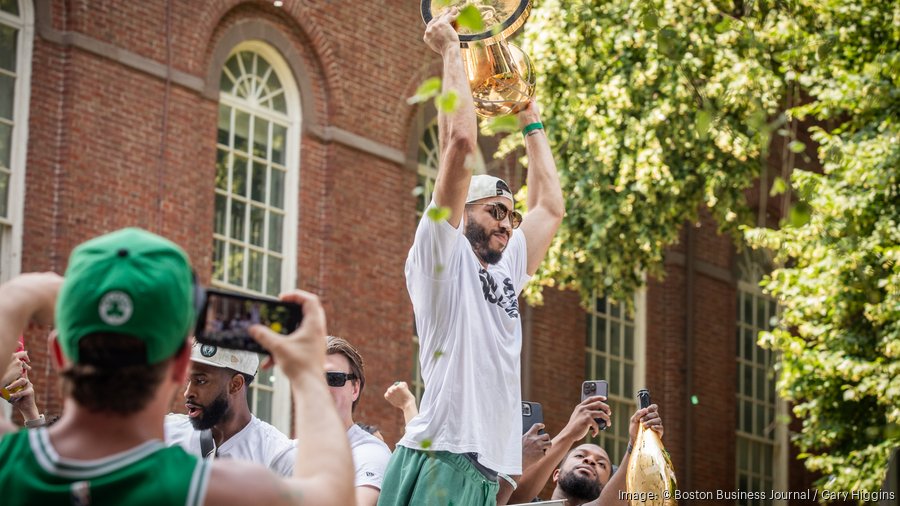 Celtics parade 2024 photos show crowds, crazies to parade route ...