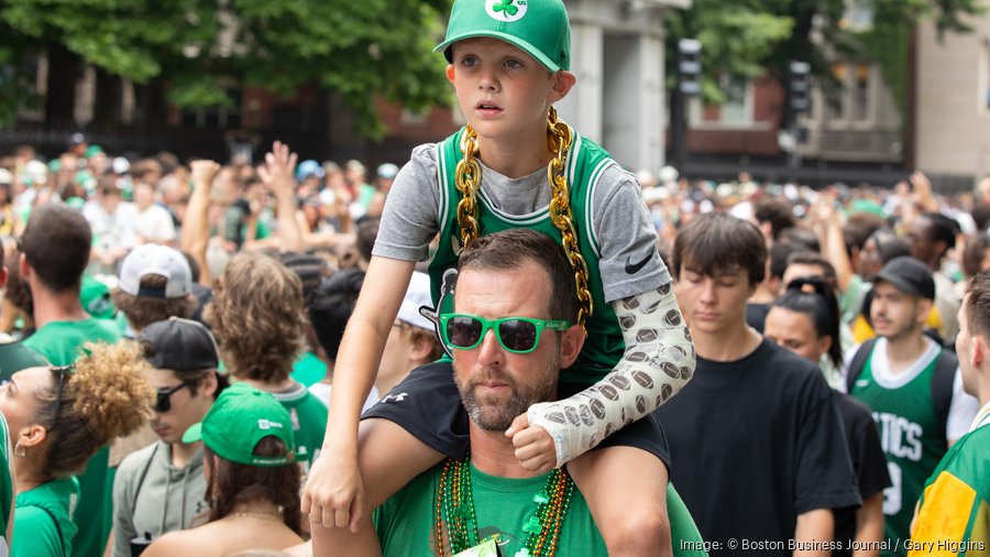 Celtics parade 2024 photos show crowds, crazies to parade route ...