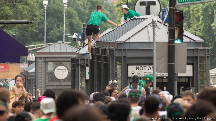 Celtics parade 2024 photos show crowds, crazies to parade route ...