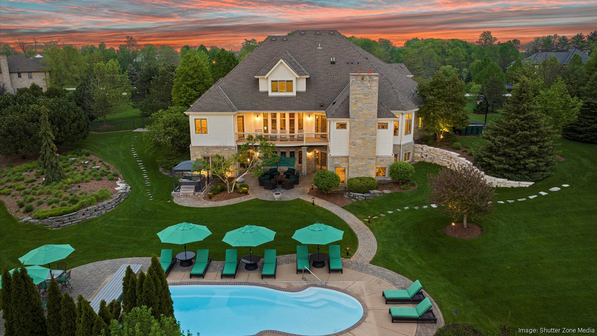Inside luxury Mequon home with pool listed for $1.8M: Slideshow ...