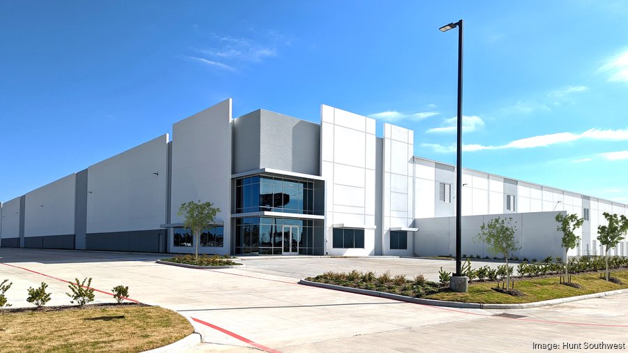 Hunt Southwest sells United Airlines warehouse to Macquarie - Houston ...