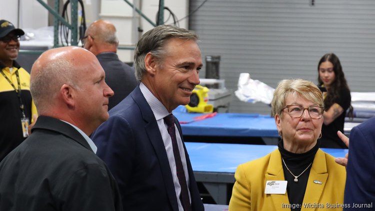 Aviation analyst praises Boeing's new CEO in Wichita presentation ...