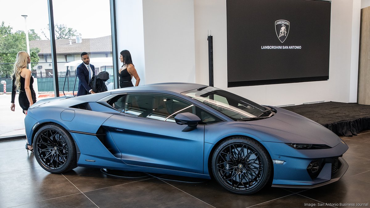Slideshow: See photos from Lamborghini, The Monarch, Pigskin Preview ...